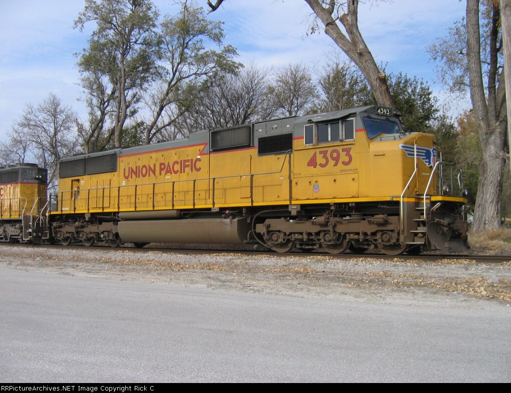 UP 4393 Is Lite With UP 3234